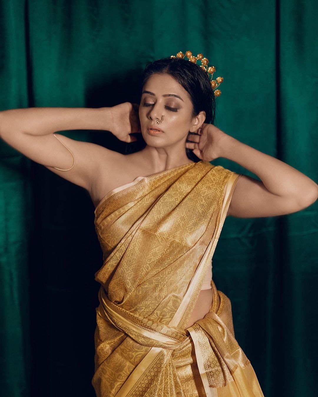 ഓൾഡ് ഈസ് ഗോൾഡ്... കലക്കൻ ഫോട്ടോഷൂട്ടുമായി പ്രിയാമണി; രവി വർമ്മയുടെ ...