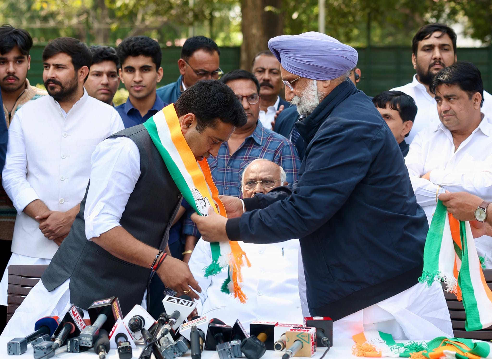 Rahul Kaswan: पिता रामसिंह 4 बार व खुद 2 बार चूरू MP, मां भी MLA, अब BJP छोड़ क्‍यों ज्‍वाइन की ...