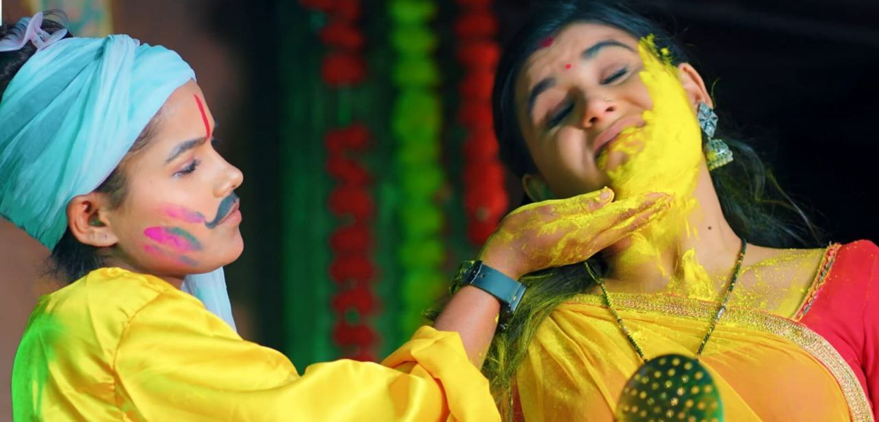 Bhojpuri Holi Song: 'होली में लाज लागता' में दिखा श्वेता यादव का मस्ती भरा अंदाज, देखिए तस्वीरें ...