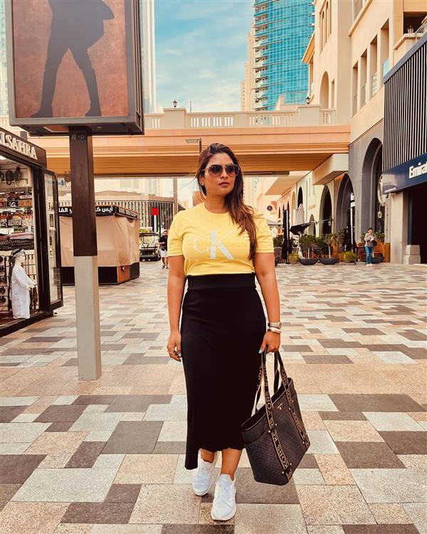 அடிக்கிற வெயிலுக்கு.. துபாயில் வெகேஷனை என்ஜாய் பண்ணும் பிக் பாஸ் மகேஸ்வரி.. லேட்டஸ்ட் ஸ்டில்ஸ் ...