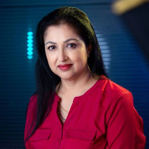 மகளிர் தின ஸ்பெஷல்: பல துறைகளில் சாதித்து காட்டிய பெண்கள்.. எப்படி ...