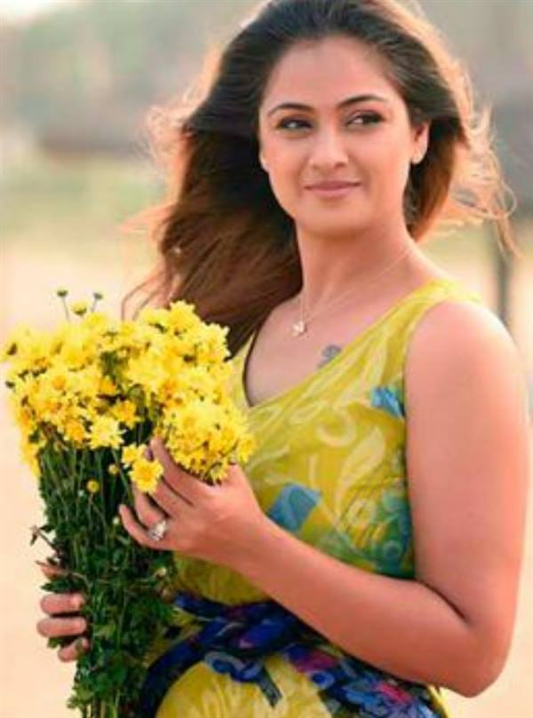 ஸ்டார் நடிகையா இருக்கும்போதே.. அதிகம் கிசுகிசுக்கப்பட்ட சிம்ரன் ...