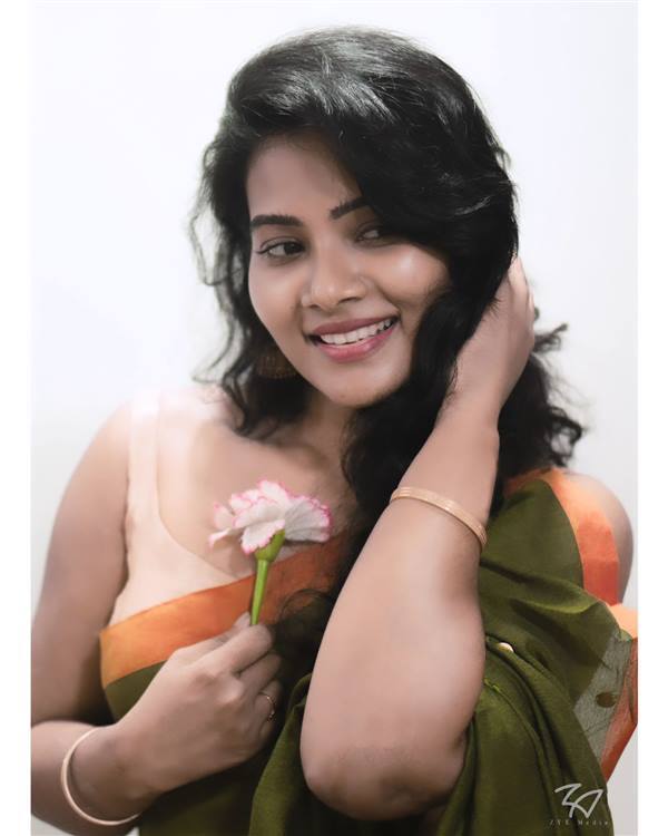 நாளுக்கு நாள் கூடும் கிளாமர்.. கார்ஜியஸ் லுக்கில் திவ்யா துரைசாமி.. ஸ்டன்னான ரசிகர்கள்! | Dhivya ...