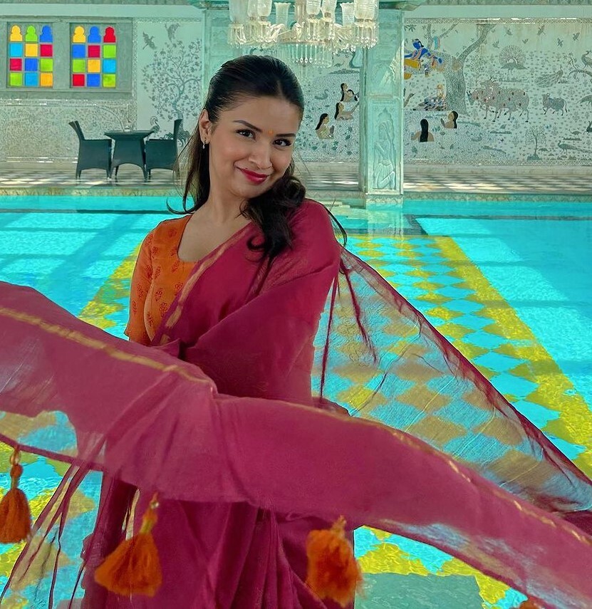 वेस्टर्न छोड़ एथनिक लुक में कहर ढाती दिखीं अवनीत कौर, हॉट लुक्स देख ...