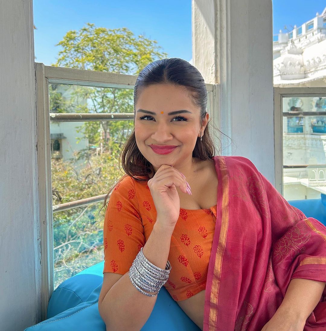 वेस्टर्न छोड़ एथनिक लुक में कहर ढाती दिखीं अवनीत कौर, हॉट लुक्स देख ...