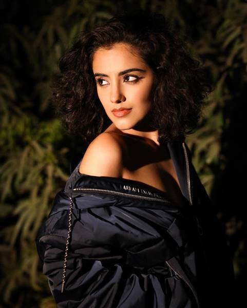 'காபி வித் காதல்' பட நாயகியா இது? க்யூட்டாக செஸ் விளையாடுறாங்களே ...