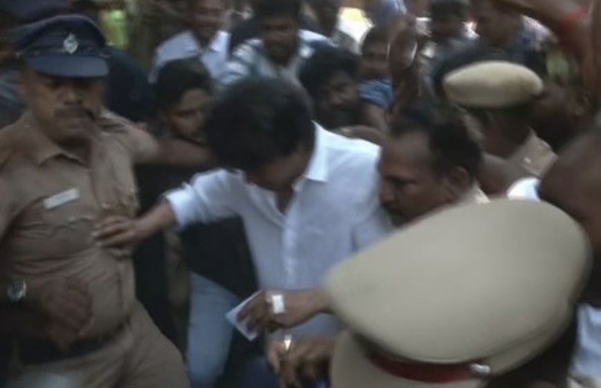 'அண்ணன் வரார் வழிவிடு'.. ரசிகர்கள் படை வரவேற்க.. மாஸாக வந்து வாக்கு ...