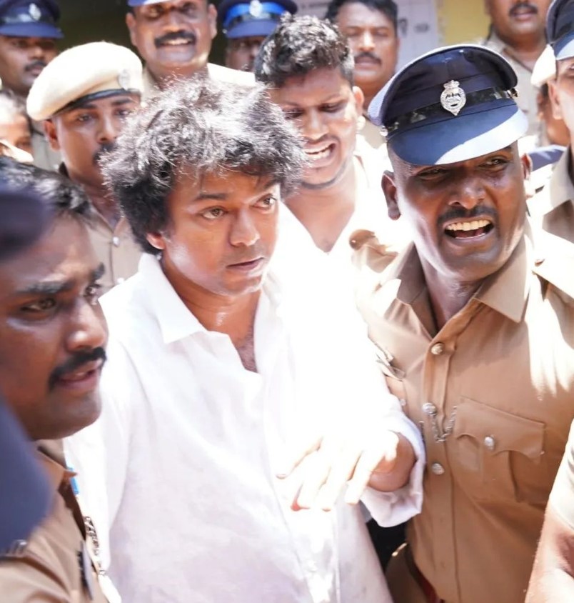 'அண்ணன் வரார் வழிவிடு'.. ரசிகர்கள் படை வரவேற்க.. மாஸாக வந்து வாக்கு ...