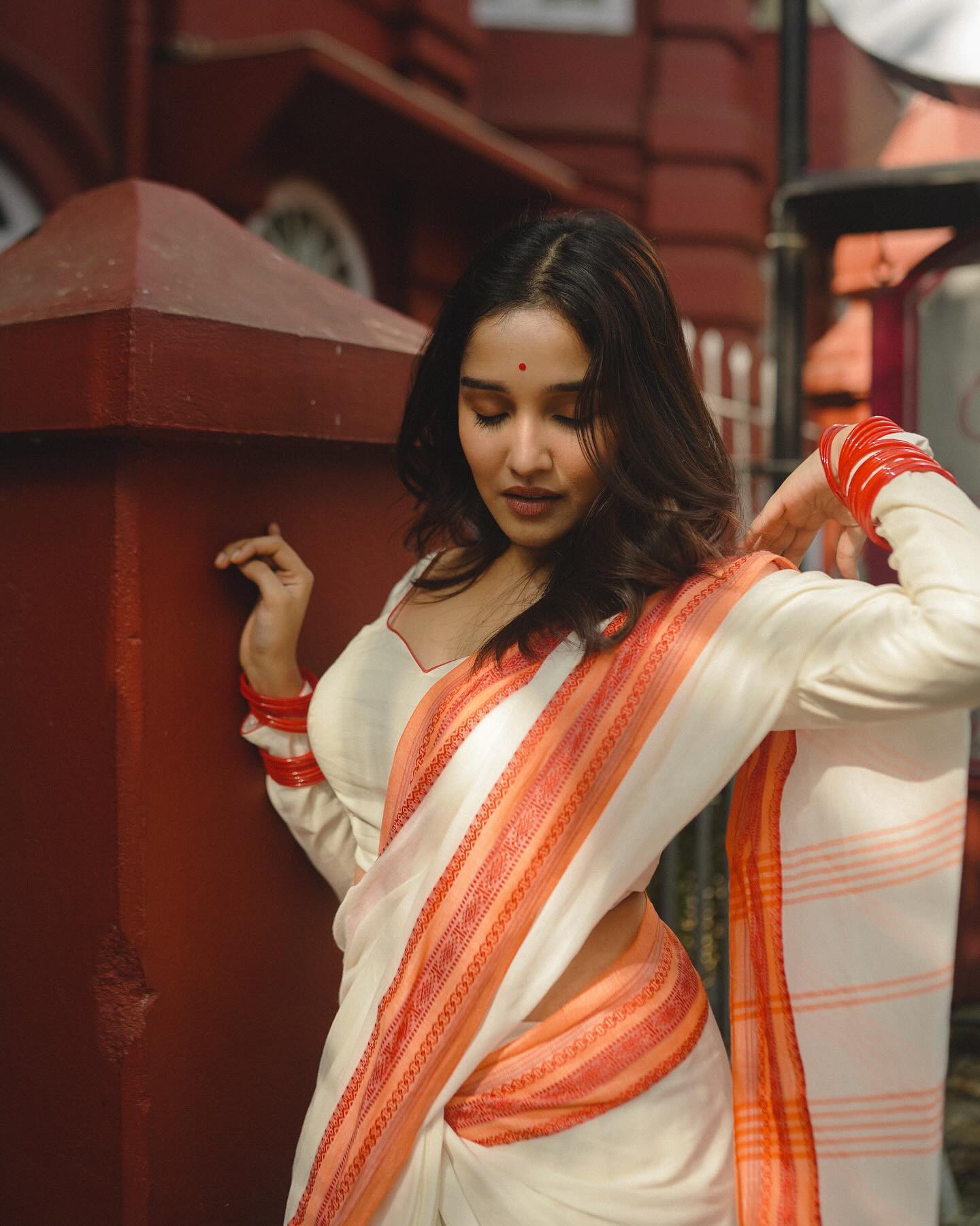 குட்டி நயன் அனிகாவா இது? ஸ்லீவ்லெஸ் உடையில் கிளாமர் போஸ்.. மனதை மயக்கம் ஸ்டன்னிங் போட்டோஸ் ...