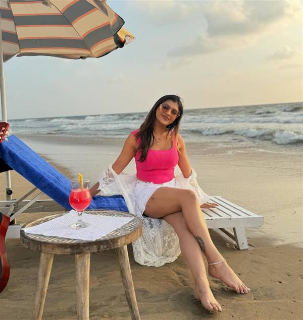 பீச் பேபியாக மாறி.. இளசுகளை ஈர்க்கும் யாஷிகா.. கிளாமர் உடையில் கலக்கலான போட்டோஷூட்! | Actress ...