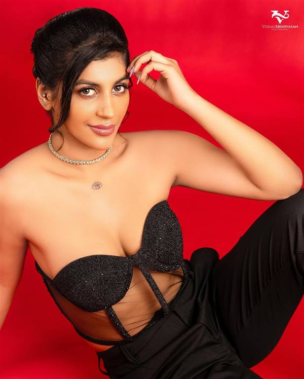 பீச் பேபியாக மாறி.. இளசுகளை ஈர்க்கும் யாஷிகா.. கிளாமர் உடையில் கலக்கலான போட்டோஷூட்! | Actress ...