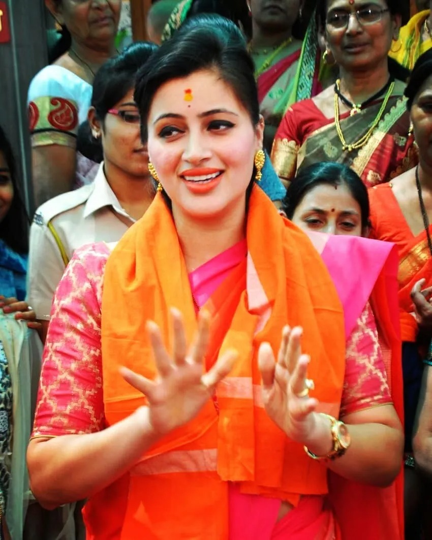 बीजेपी की यह खूबसूरत नेता फिल्म इंडस्ट्री में मचा चुकी हैं धमाल, 5 ...