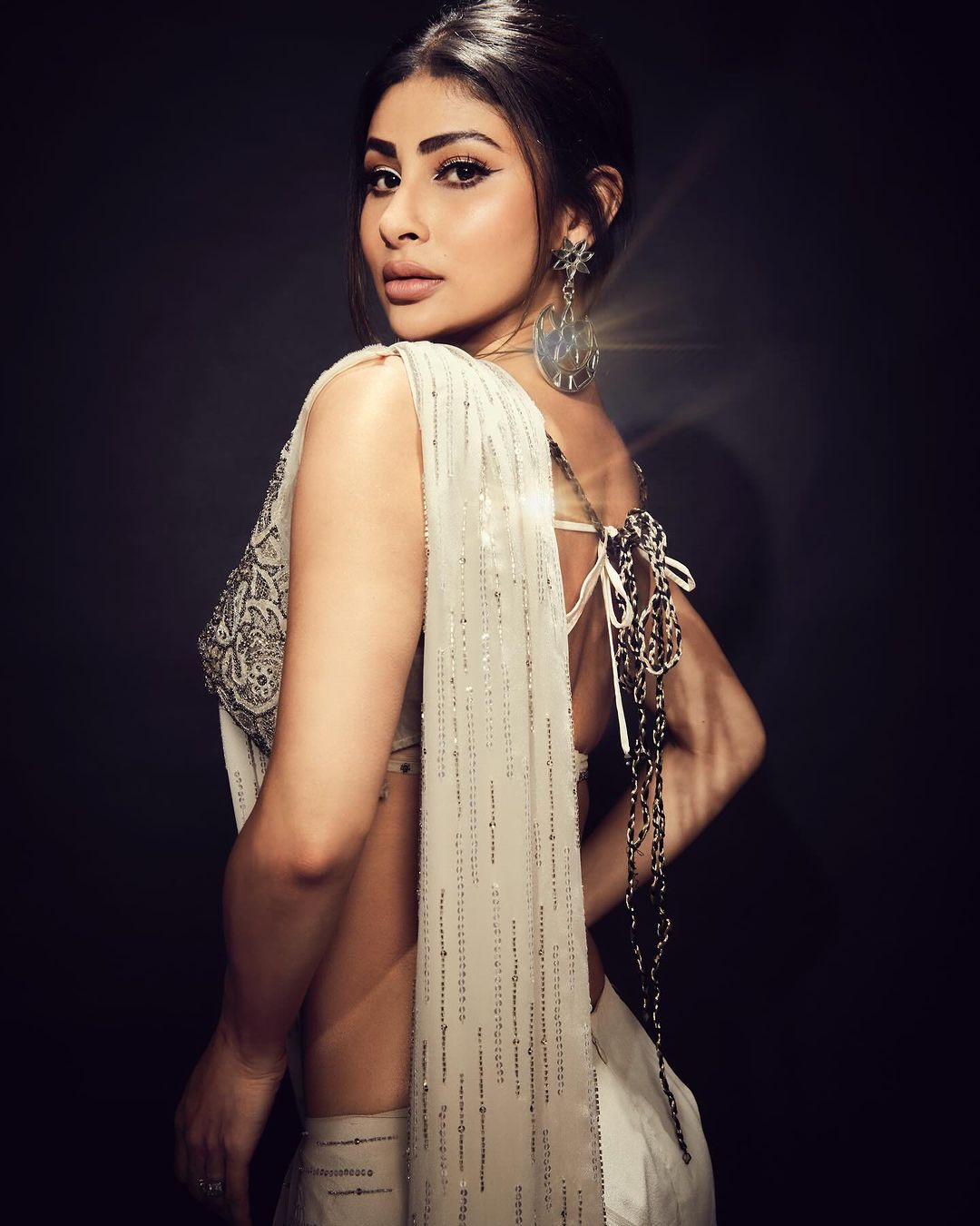 साड़ी में Mouni Roy ने लगाया हॉटनेस का ऐसा तड़का, किलर अदाओं पर फैंस हुए फिदा | Bollywood ...