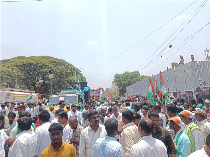 ಚಿಕ್ಕಬಳ್ಳಾಪುರ: ಕಾಂಗ್ರೆಸ್ ಅಭ್ಯರ್ಥಿ ರಕ್ಷಾ ರಾಮಯ್ಯ ನಾಮಪತ್ರ ಸಲ್ಲಿಕೆ ...