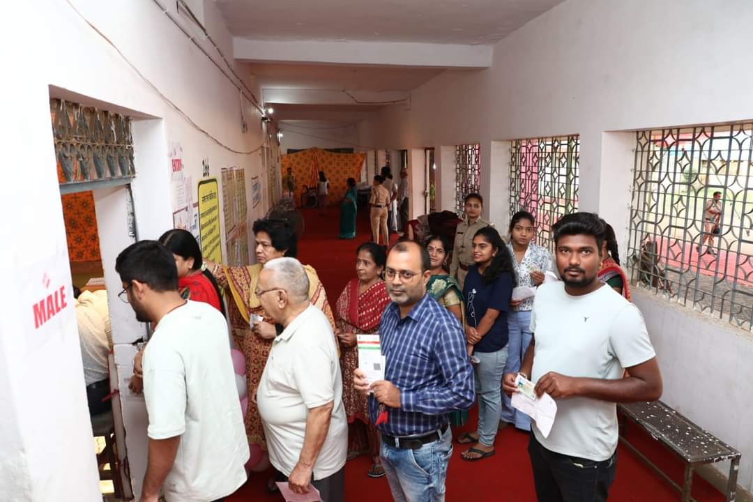 In Pics : Lok Sabha Election 2024 Voting Pictures Phase 1 In 21 States ...