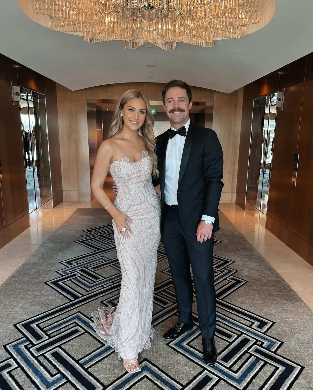 IPL 2024 में बल्ले से तूफान उठाने वाले ट्रेविस हेड की वाइफ बला की ...