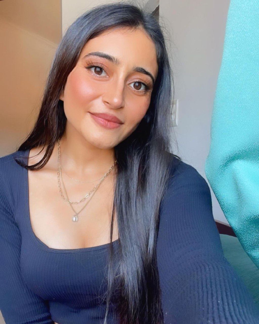 'कभी किया KISS तो कभी सजदा', कौन हैं शुभमन गिल पर जान छिड़कने वाली ये ...