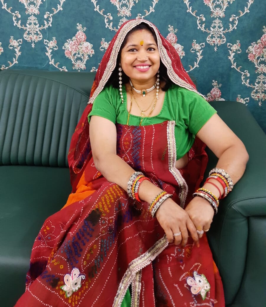 IPS Saroj Kumari: देसी अंदाज में नजर आईं आईपीएस सरोज कुमारी, सरकारी स् ...