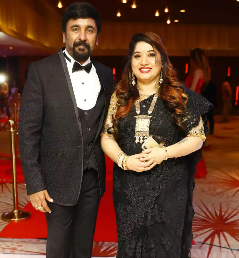 இப்போ தான் மகளுக்கு கல்யாணம் ஆச்சு! பிரபல கன்னட திரைப்பட தயாரிப்பாளர் ...