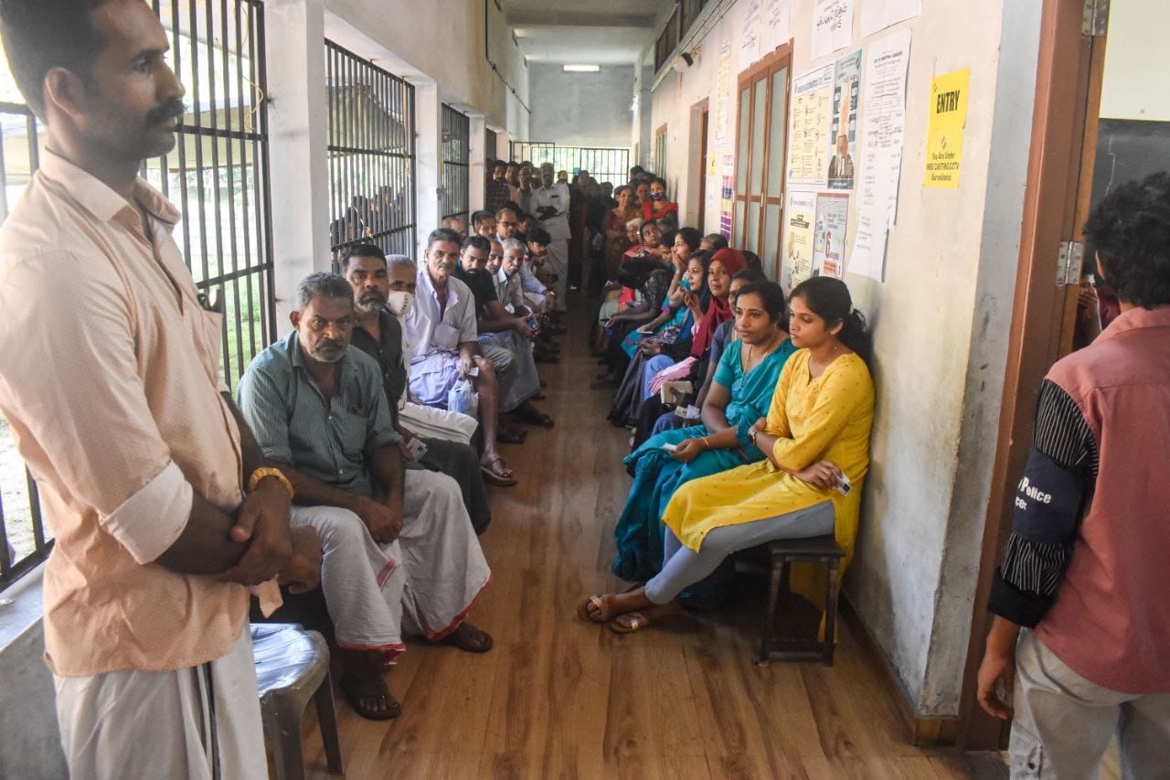 Kerala Lok Sabha Election 2024: Voters Turn Out In Huge Numbers To Cast ...