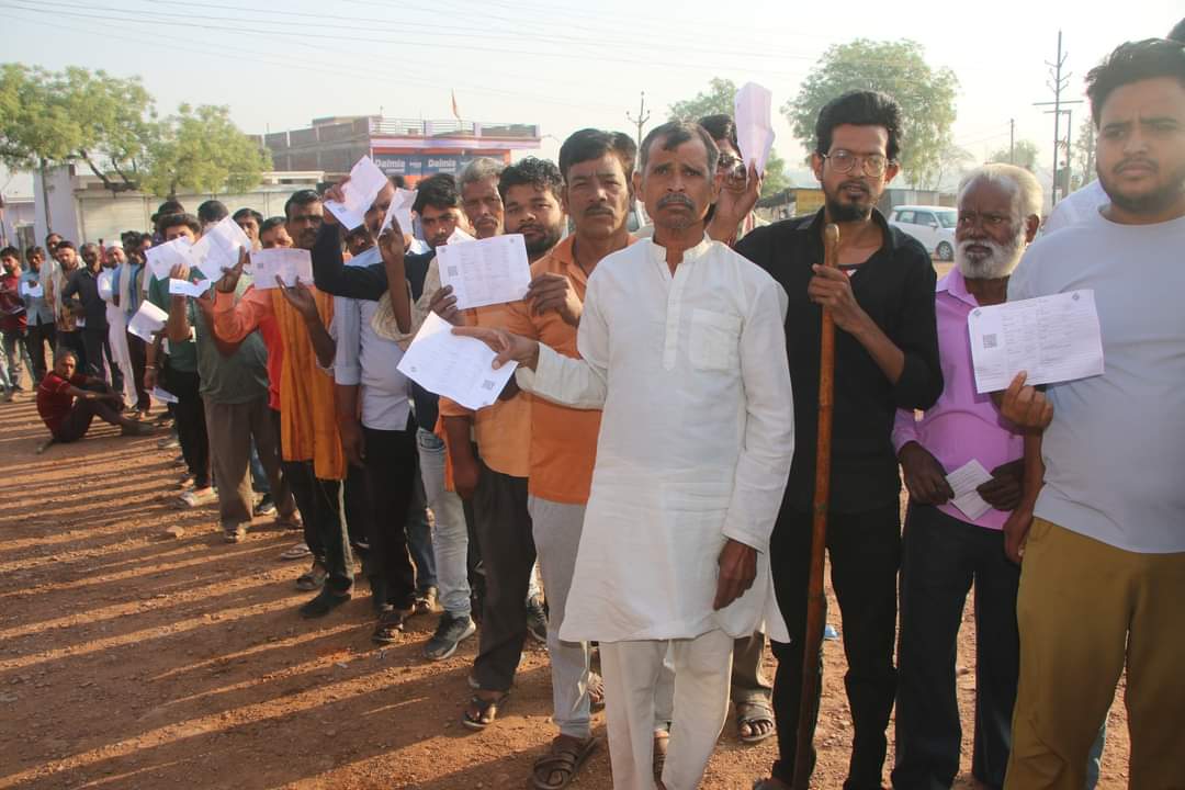 Madhya Pradesh Lok Sabha Election 2024 Phase 2 Voting Photos - Oneindia