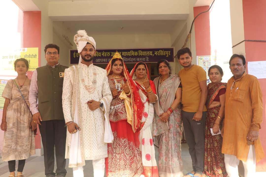 Madhya Pradesh Lok Sabha Election 2024 Phase 2 Voting Photos - Oneindia