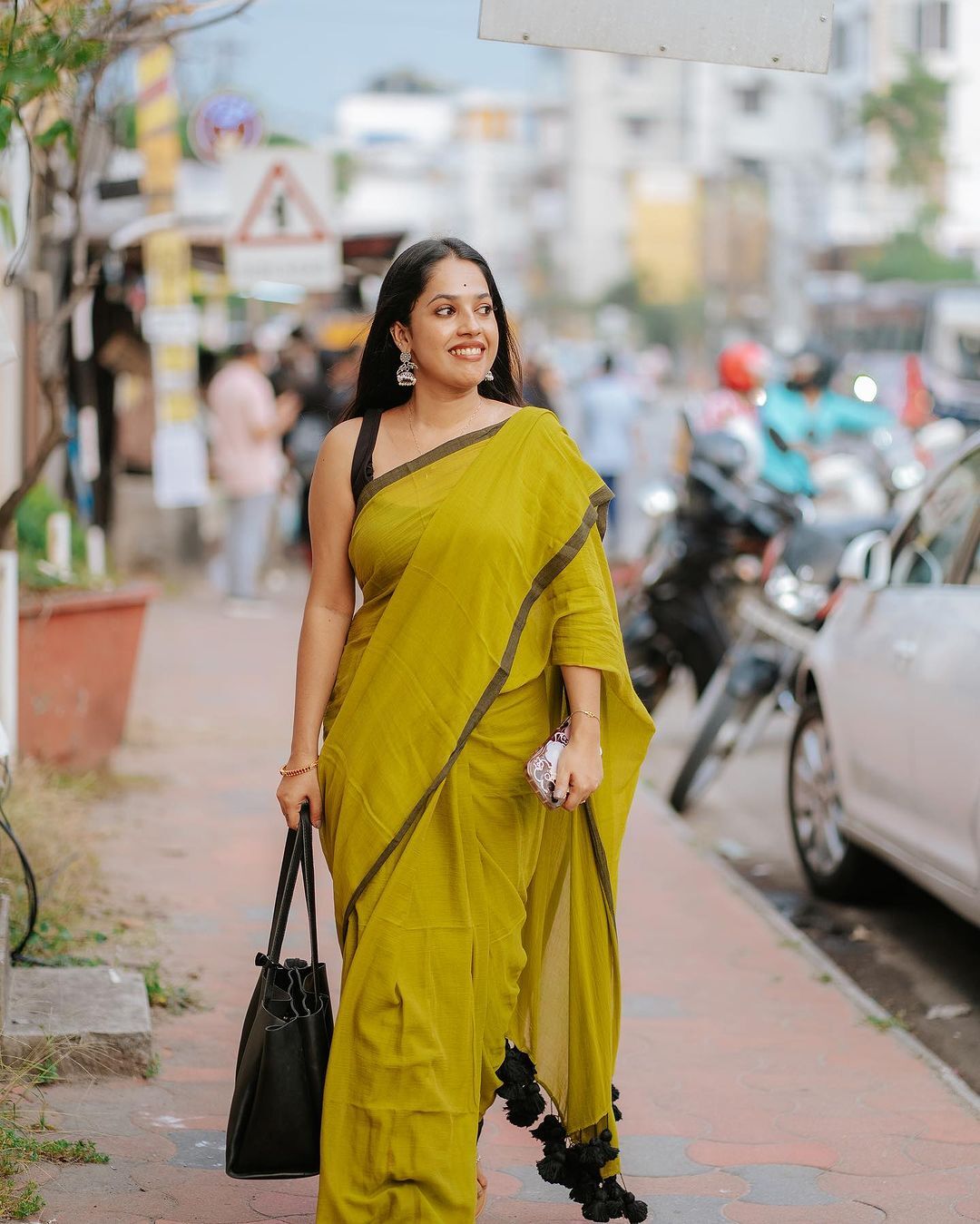 മറക്കാനാവാത്ത നഷ്ടം, ചേട്ടന്റെ വിയോഗത്തെക്കുറിച്ച് അമൃത നായർ; യൂട്യൂബി ...