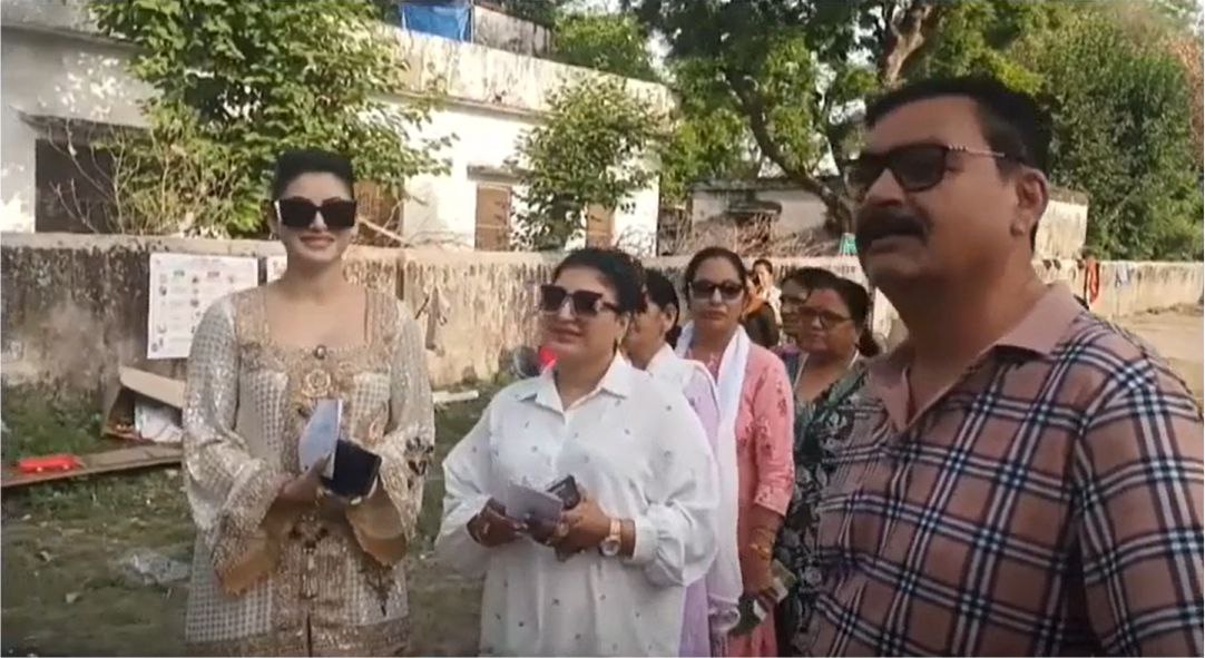 Uttarakhand Lok Sabha chunav : उर्वशी रौतेला ने उत्तराखंड पहुंचकर किया ...