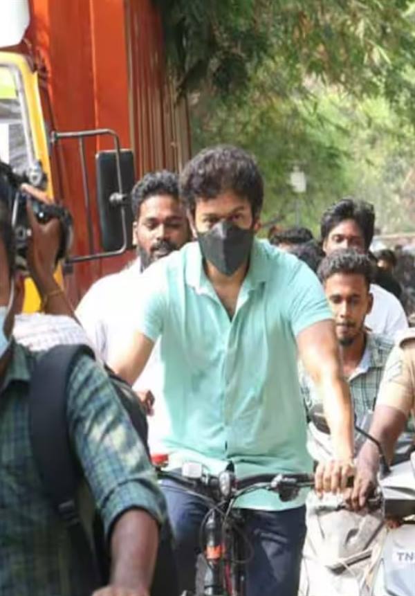 கடந்த முறை சைக்கிள்.. இம்முறை? விஜய்யின் மாஸ் என்ட்ரிக்காக ...