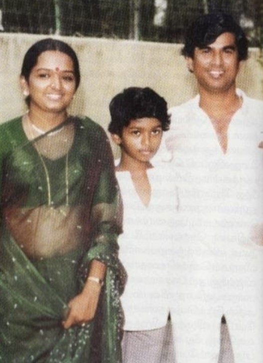 பெற்றோருடன் விஜய்.. இதற்கு முன் வெளியான புகைப்படங்களின் தொகுப்பு இதோ ...