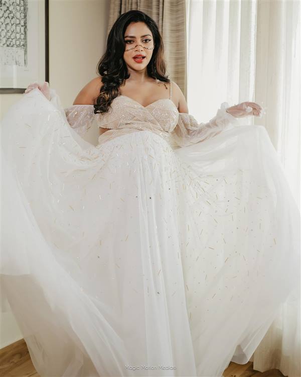 நிறைமாத கர்ப்பிணியாக போட்டோஷூட் நடத்திய அமலா பால்.. வெளியான லேட்டஸ்ட் ...