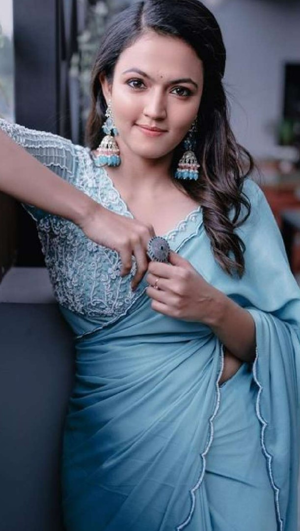 புது பொண்ணு அபர்ணா தாஸின் ஸ்டைலிஷ் ஹேர் ஸ்டைல்.. நீங்க எந்த ஸ்டைல ட்ரை பண்ண போறீங்க? | Actress ...