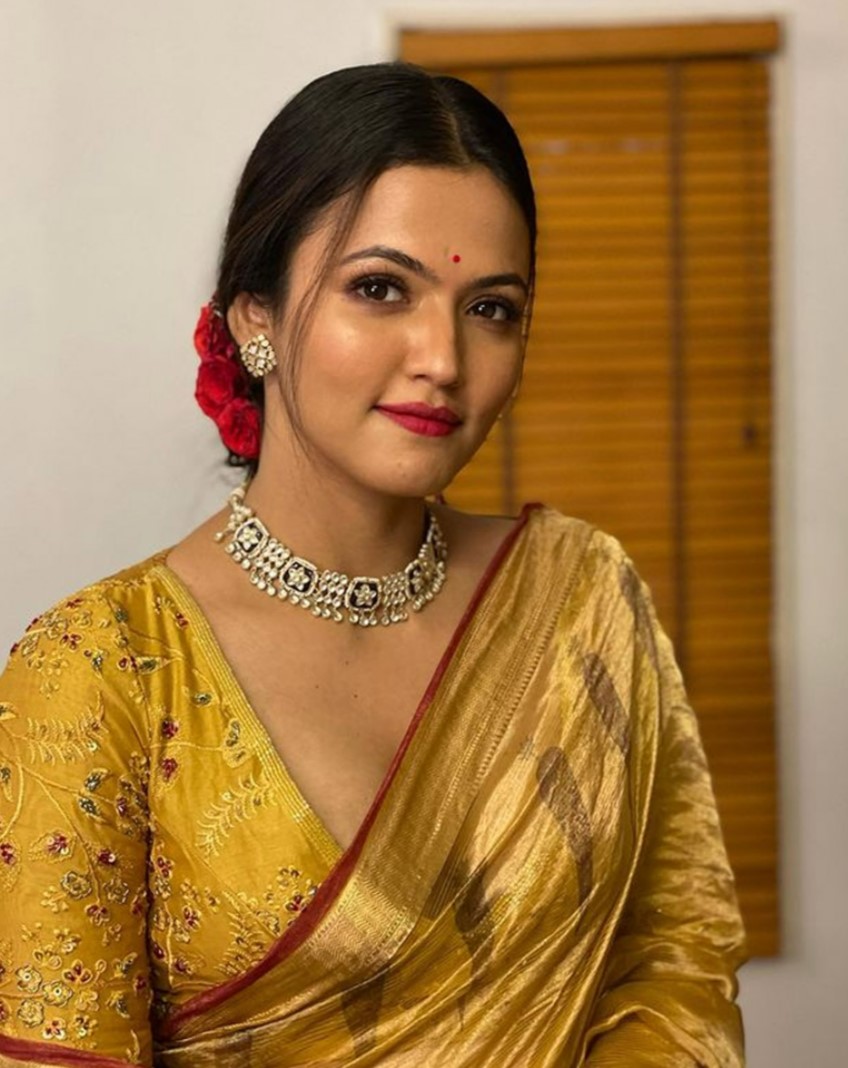 புது பொண்ணு அபர்ணா தாஸின் ஸ்டைலிஷ் ஹேர் ஸ்டைல்.. நீங்க எந்த ஸ்டைல ட்ரை பண்ண போறீங்க? | Actress ...