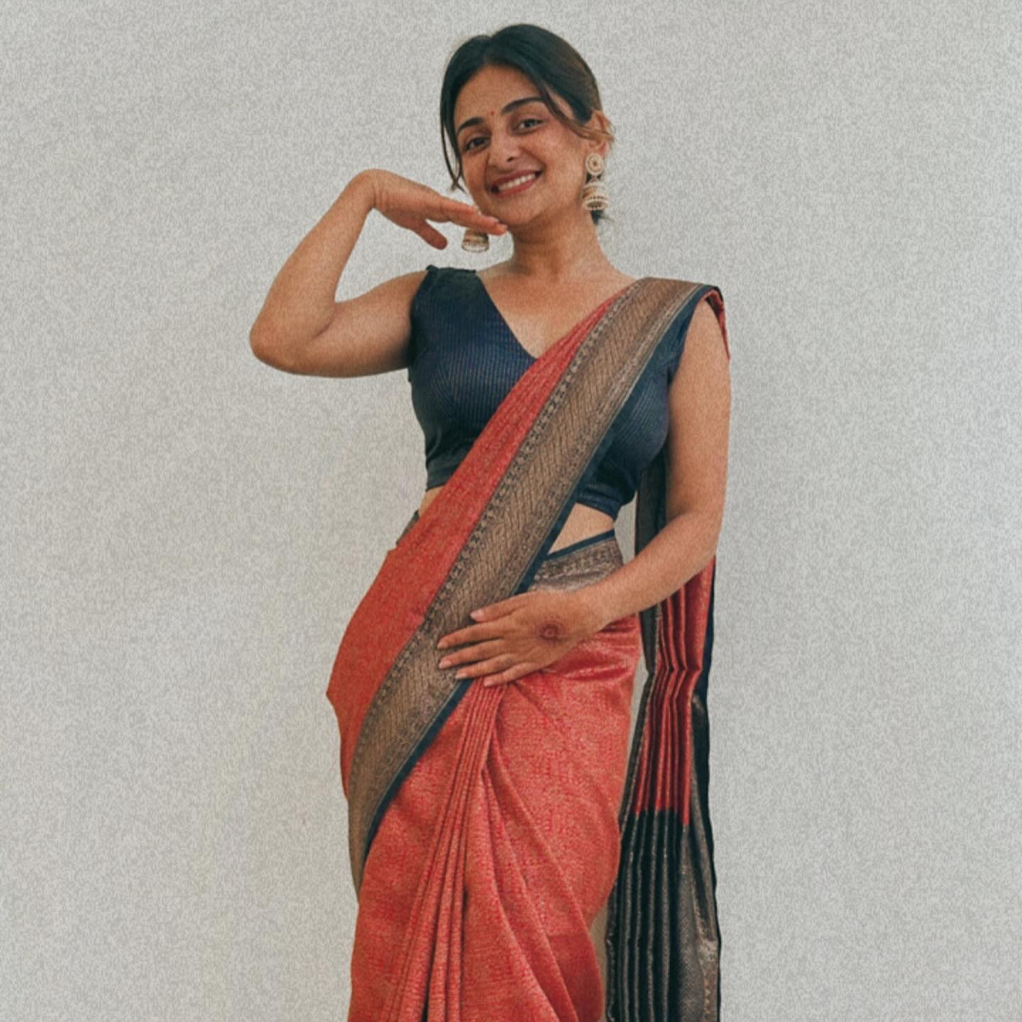 சேலையில் கிளாமர் போஸ் கொடுத்த எஸ்தர் அனில்.. வெளியான வேற லெவல் போட்டோஸ் ...