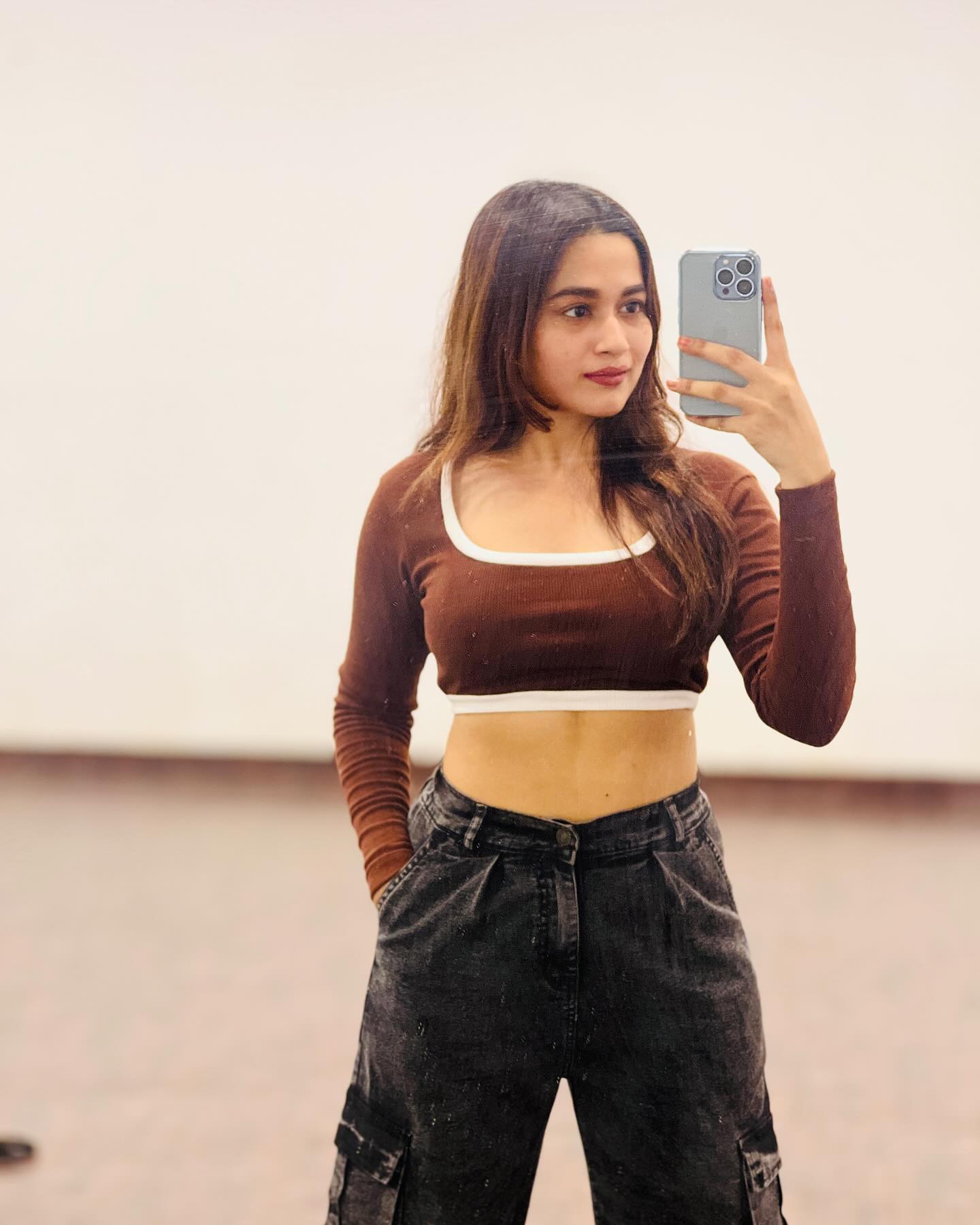 கிளாமரில் கலக்கும் பாண்டியன் ஸ்டோர்ஸ் காவியா.. வெளியான லேட்டஸ்ட் க்ளிக்ஸ்! | Actress Kaviya ...