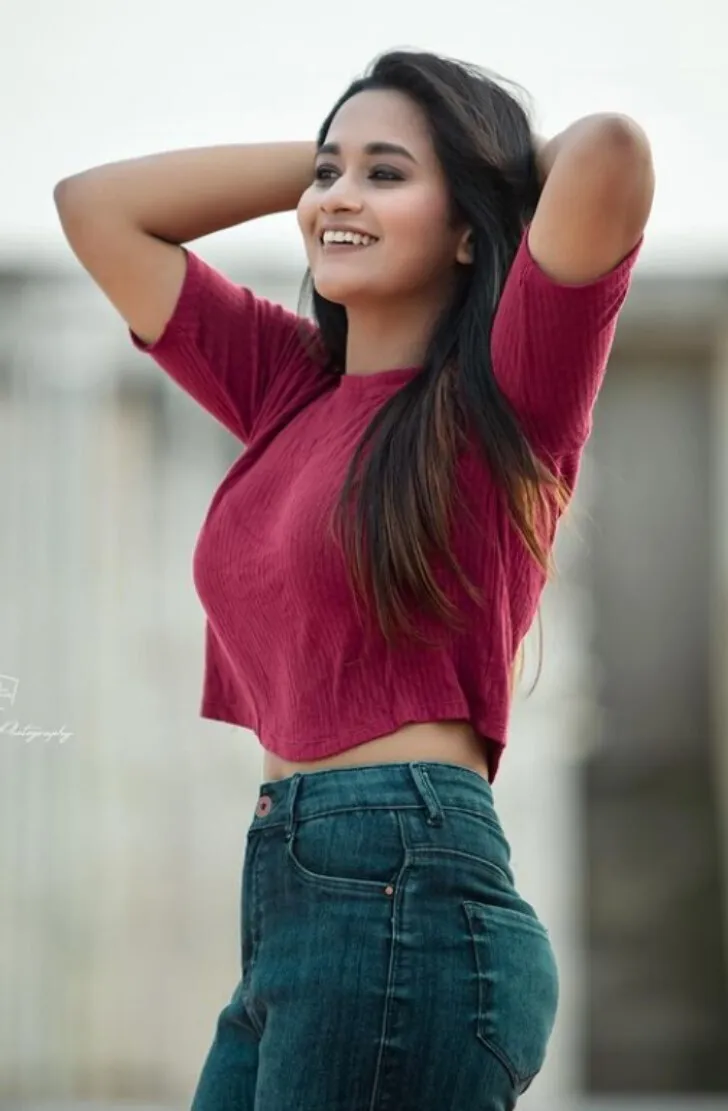 கிளாமரில் கலக்கும் பாண்டியன் ஸ்டோர்ஸ் காவியா.. வெளியான லேட்டஸ்ட் க்ளிக்ஸ்! | Actress Kaviya ...