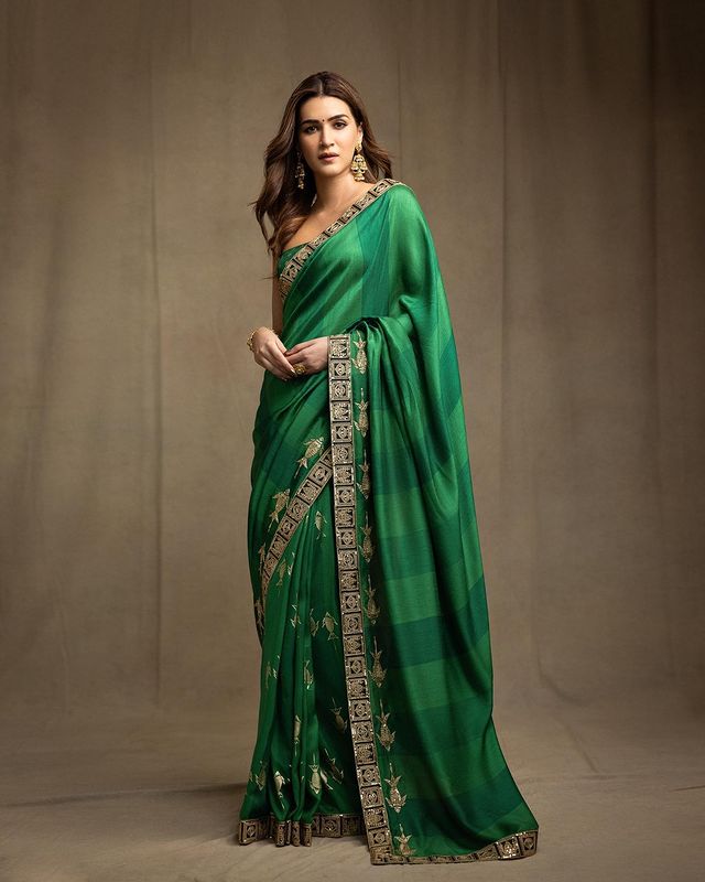 सिंपल सी साड़ी पहने कृति सेनन ने देसी लुक में ढाया कहर, खूबसूरत अदाओं ...