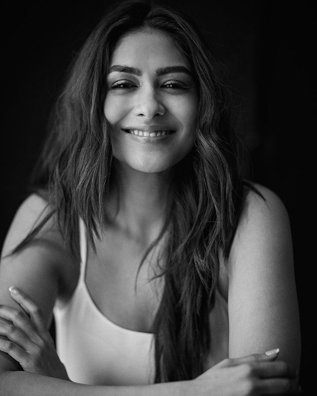 Mrunal Thakur ने सिंपल लुक में ढाया कहर, कातिलाना तस्वीरें देखकर फैंस ...