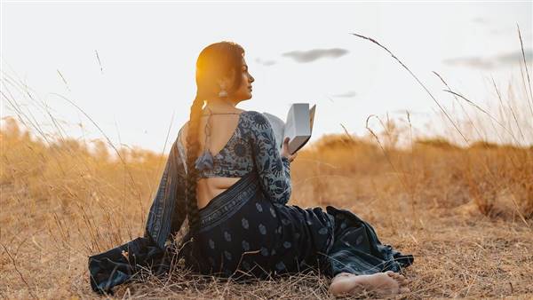 கையில் புத்தகத்துடன்.. காட்டுக்குள் போட்டோஷூட் நடத்திய ரம்யா பாண்டியன்.. ட்ரெண்டாகும் ஸ்டில்ஸ் ...