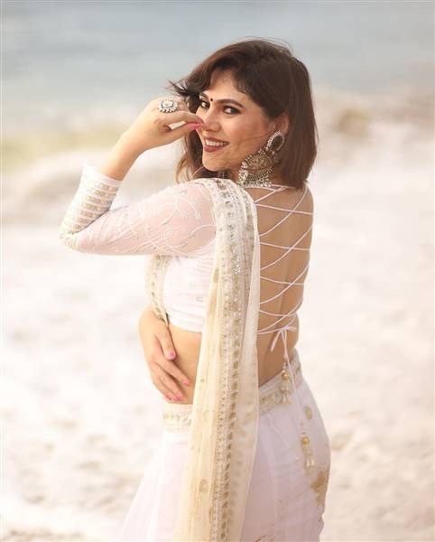 கூலிங் க்ளாஸுடன் மாஸ் லுக்.. பிக்பாஸ் பிரபலத்தின் கலக்கல் போட்டோஸ்! | Actress Sherin Shringar ...