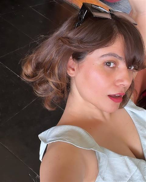 கூலிங் க்ளாஸுடன் மாஸ் லுக்.. பிக்பாஸ் பிரபலத்தின் கலக்கல் போட்டோஸ்! | Actress Sherin Shringar ...