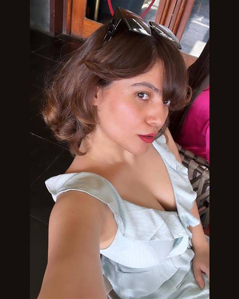 கூலிங் க்ளாஸுடன் மாஸ் லுக்.. பிக்பாஸ் பிரபலத்தின் கலக்கல் போட்டோஸ்! | Actress Sherin Shringar ...