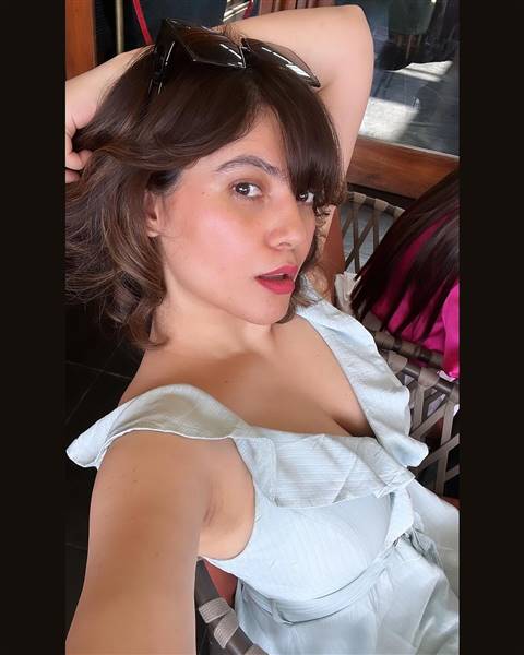 கூலிங் க்ளாஸுடன் மாஸ் லுக்.. பிக்பாஸ் பிரபலத்தின் கலக்கல் போட்டோஸ்! | Actress Sherin Shringar ...