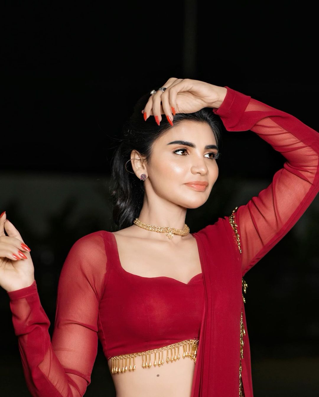 అందాలతో వర్షం కురిపిస్తున్న వలపుల వయ్యారి భామ జబర్ధస్త్ వర్ష ...