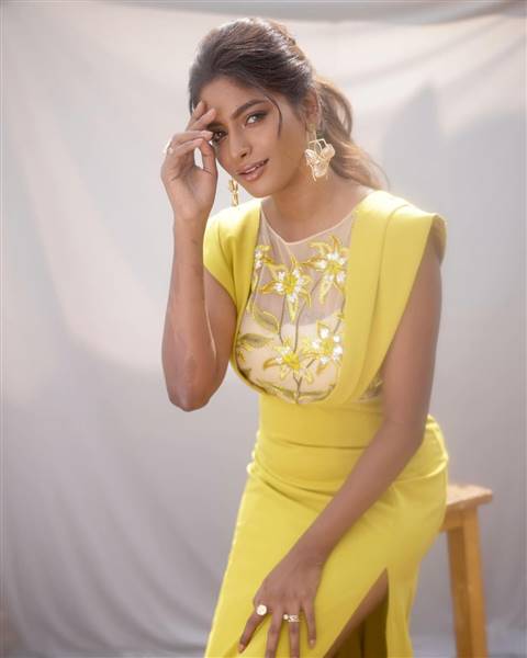 நெத்தியில் பட்டையுடன், பக்தி பரவசமாய் மாறிய பிக் பாஸ் பிரபலம்.. எந்த ...