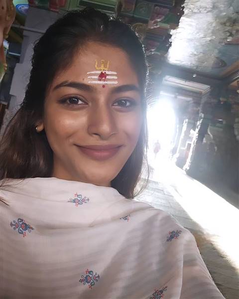 நெத்தியில் பட்டையுடன், பக்தி பரவசமாய் மாறிய பிக் பாஸ் பிரபலம்.. எந்த ...