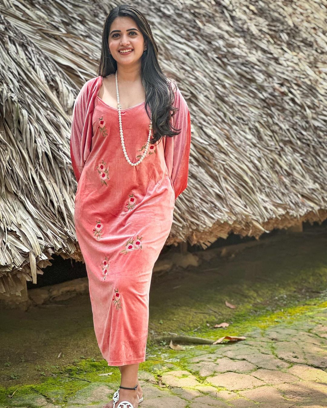 డోస్ పెంచేసిన స్రవంతి చొక్కారపు.. ఫుల్ జోరులో ఉందిగా భామ | Anchor ...