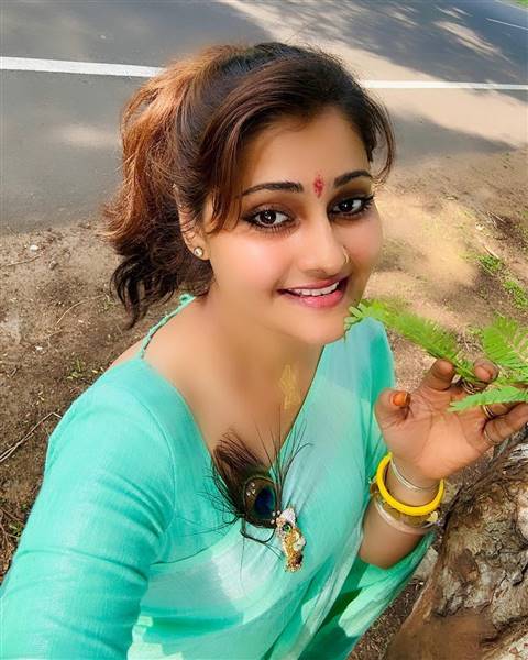 'அவள் பெயர் தமிழரசி' பட நாயகியை நினைவிருக்கா? இப்போ எப்படி இருகாங்க ...