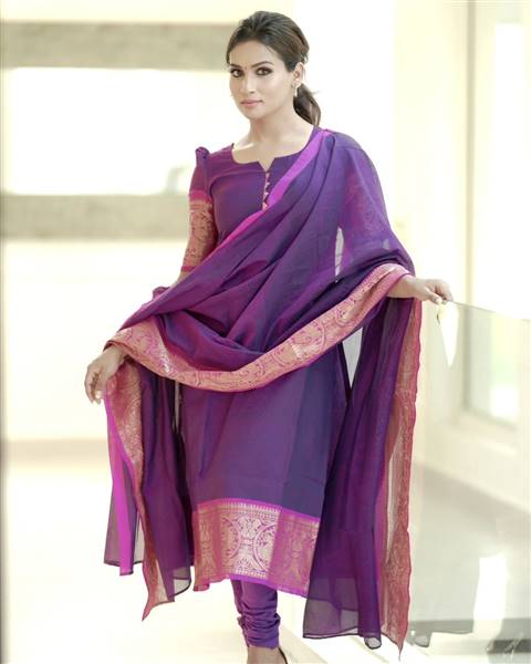 கருவாட்டு குழம்பை ருசித்து சாப்பிடும் ஷிவின்.. எங்களுக்கும் வேண்டுமென ...