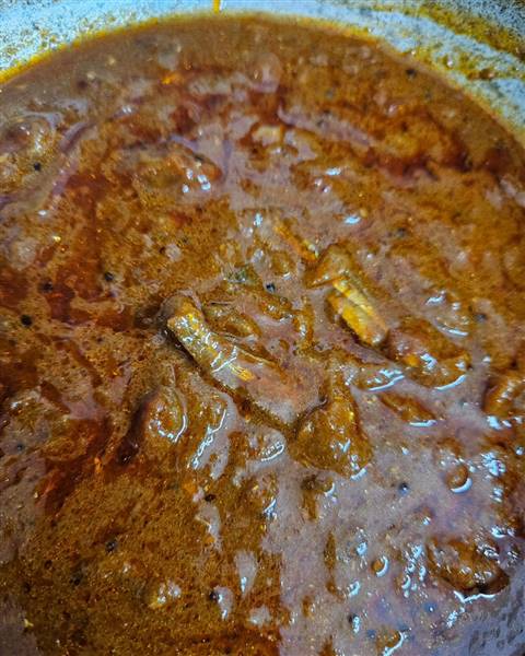 கருவாட்டு குழம்பை ருசித்து சாப்பிடும் ஷிவின்.. எங்களுக்கும் வேண்டுமென ...